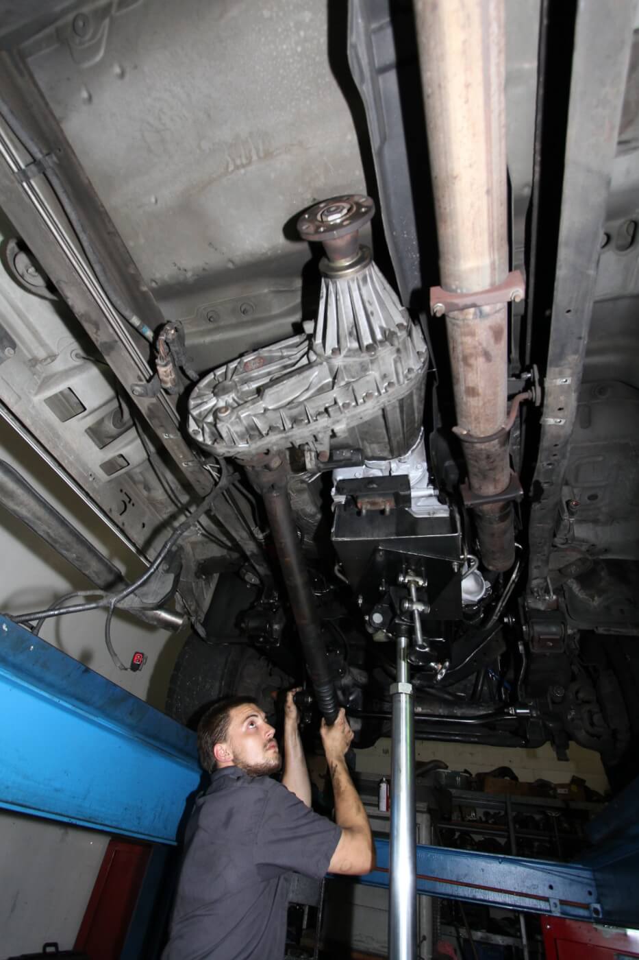 Ford 4R100 Transmission Installation - Diesel World