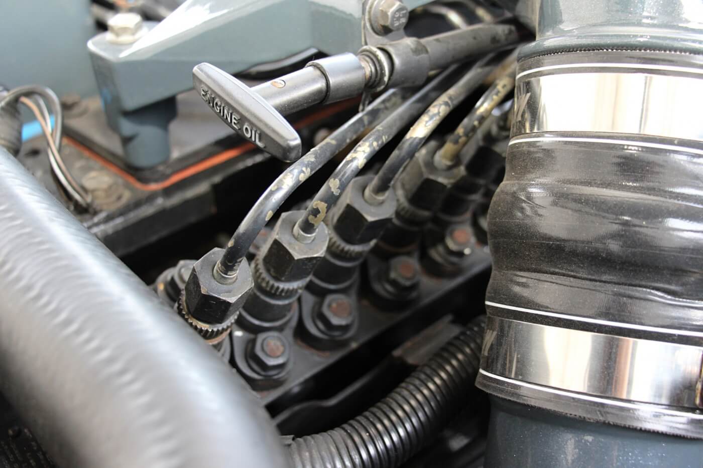 Second-Gen Dodge Ram With Custom Compounds - Diesel World