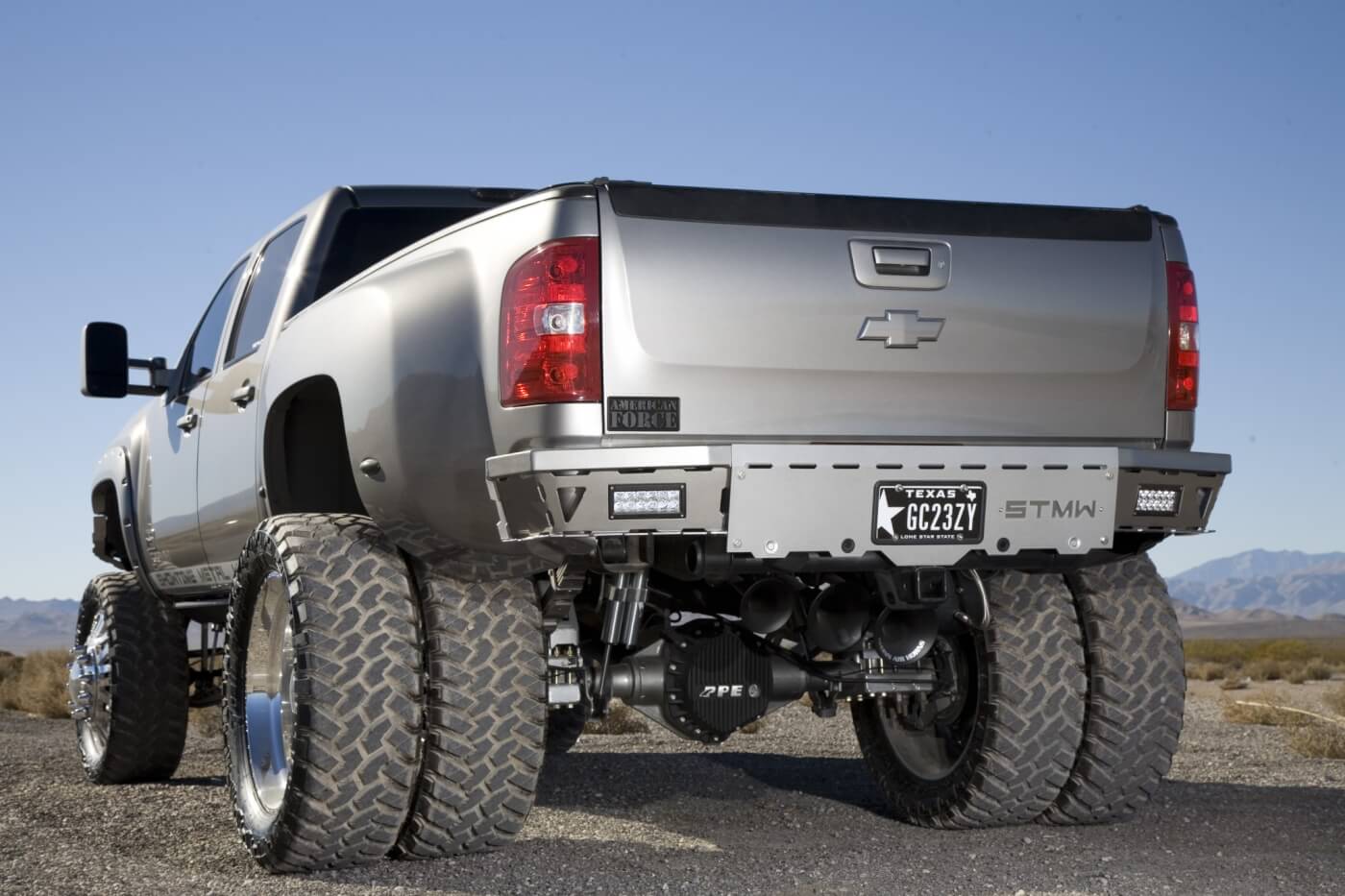 Double Down Dually: Show & Go from Showtime Metal Works - Diesel World