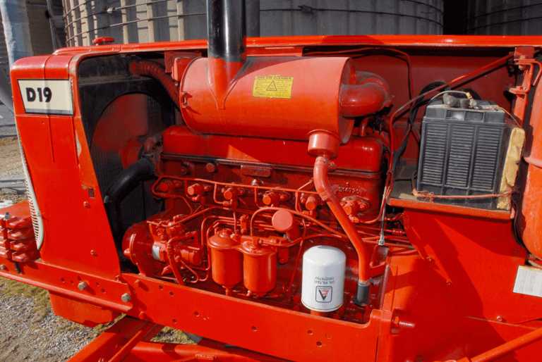 THE FIRST TURBO TRACTOR ALLIS-CHALMERS D-19