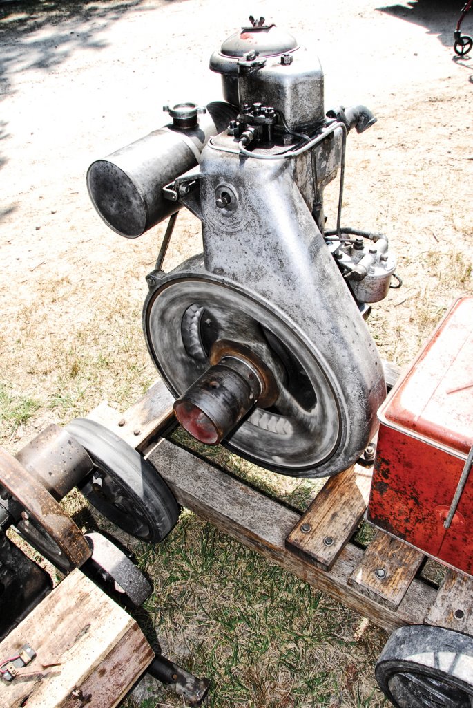 VINTAGE SMOKE PINT-SIZED POWERHOUSE - Diesel World