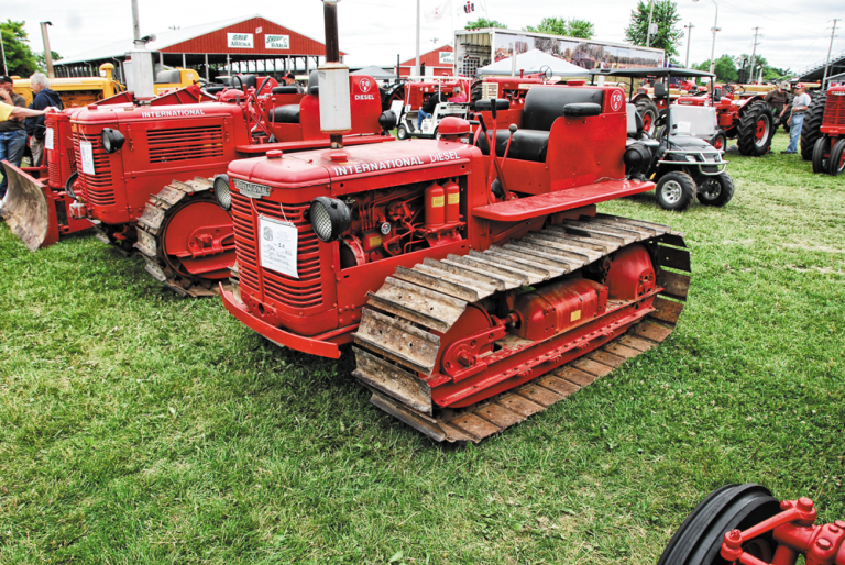 THE TWO FACES OF THE IH TD-6 CRAWLER - Diesel World