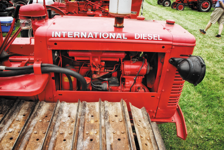 THE TWO FACES OF THE IH TD-6 CRAWLER - Diesel World