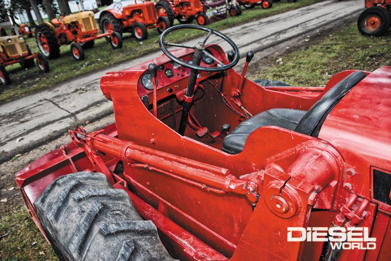 Tractor Talk - 1961 Case W5 Terraload’r - Diesel World