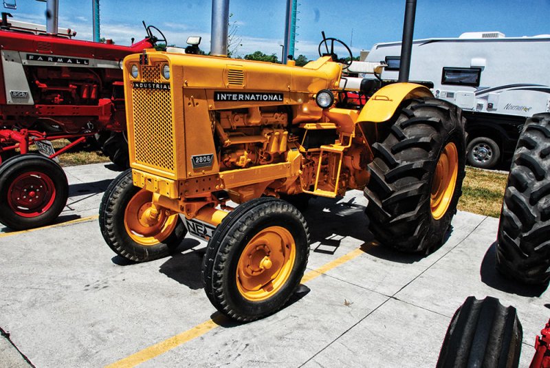 1964 INTERNATIONAL 2806 - Diesel World