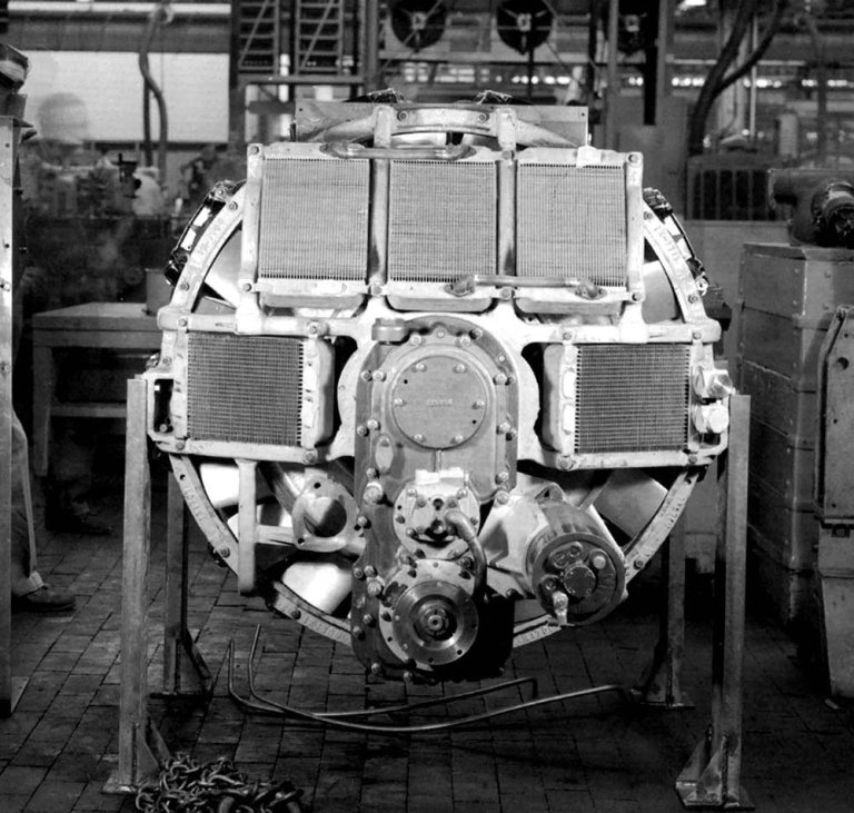 WWII Caterpillar Diesel American 7-cylinder, Tank - Diesel World
