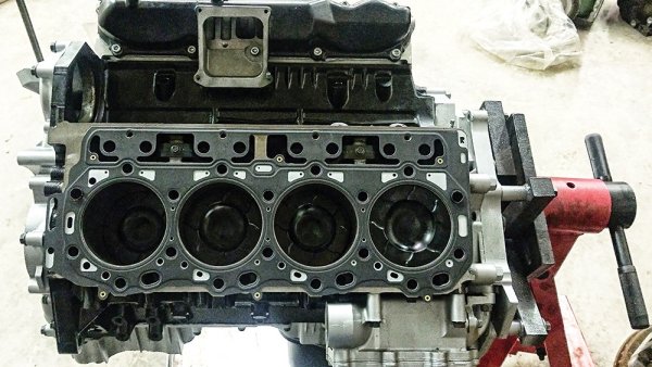 De-Stroked Duramax at a insane 7,800 High-RPM - Diesel World