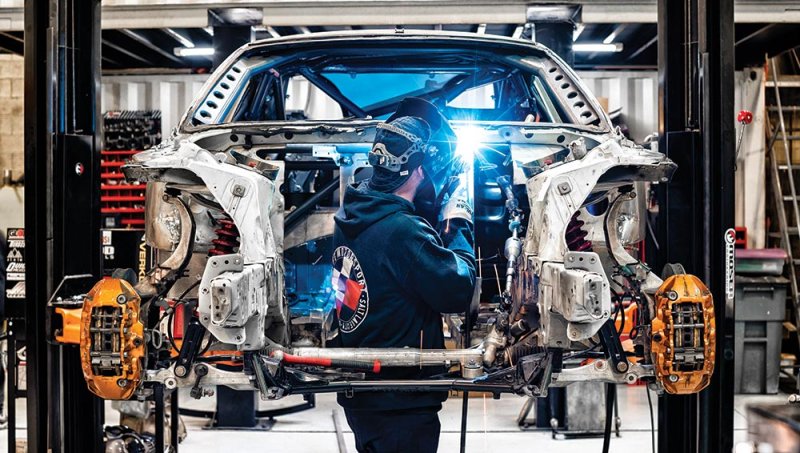 6.0L Nissan, Perfect Pairing of Two Different Genres - Diesel World